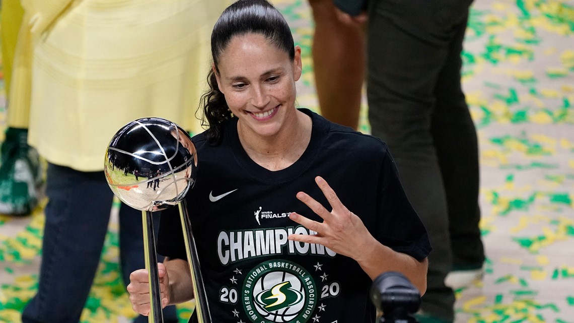 Andrew Luck and wife welcome new baby girl | wthr.com