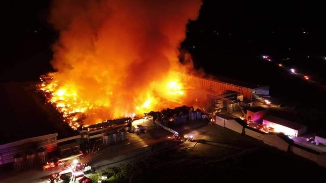 Firefighters battle raging fire at Marion County chicken farm | wqad.com