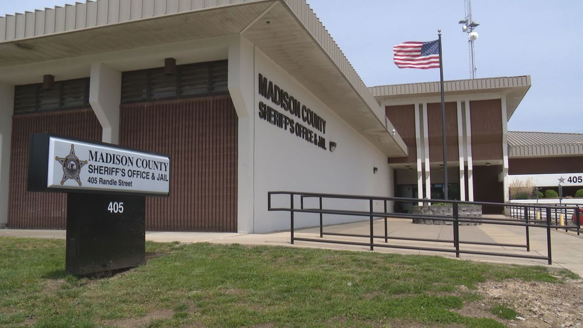 Illinois teens charged with felony mob action | wqad.com