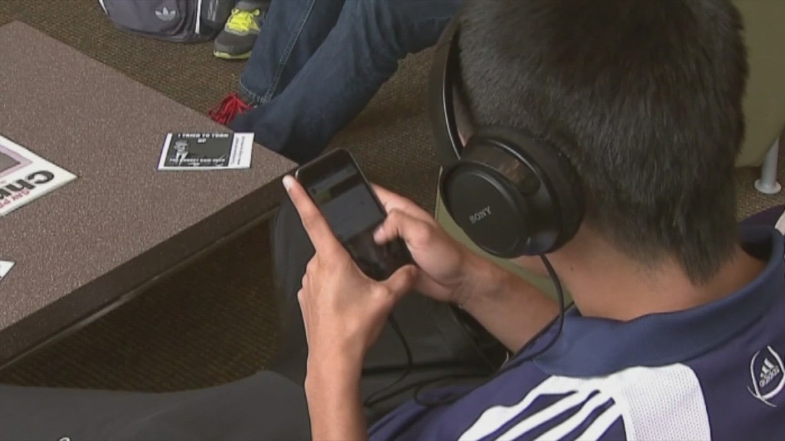Arkansas schools talk plans to limit cell phones in classrooms ...