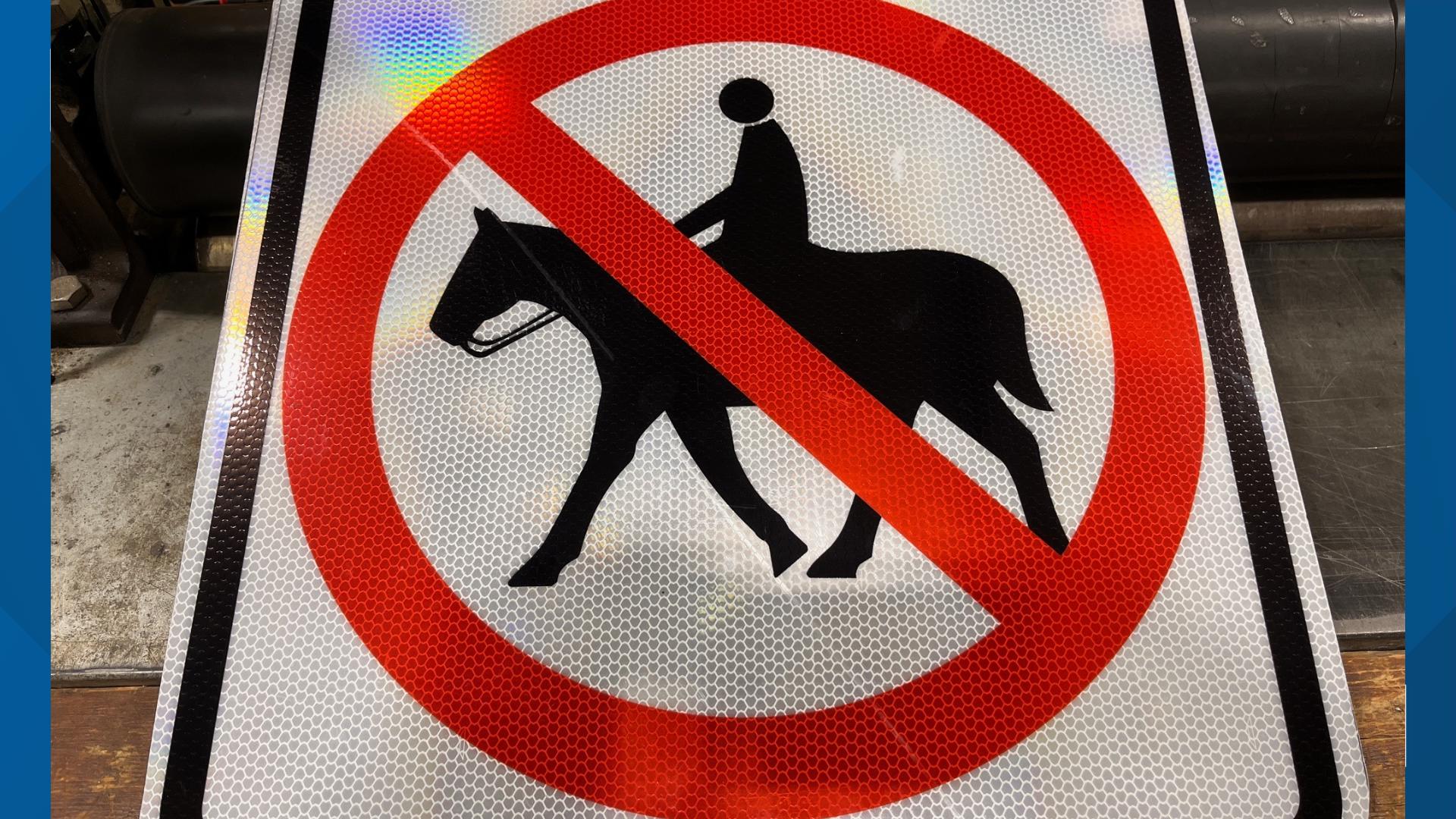 Pulaski County officials install new 'No Horses' sign for Southwest ...