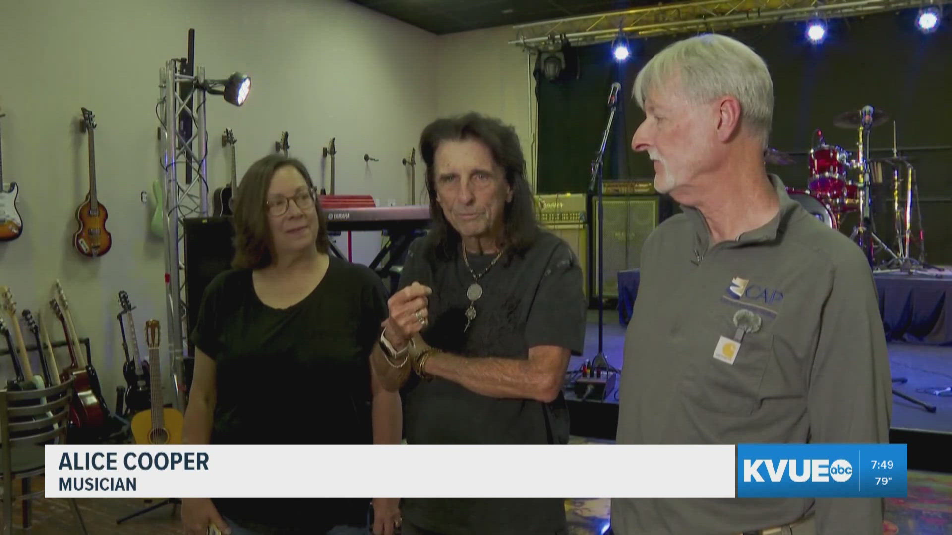 Alice Cooper thanks Arizona man who found his credit card at a gas ...