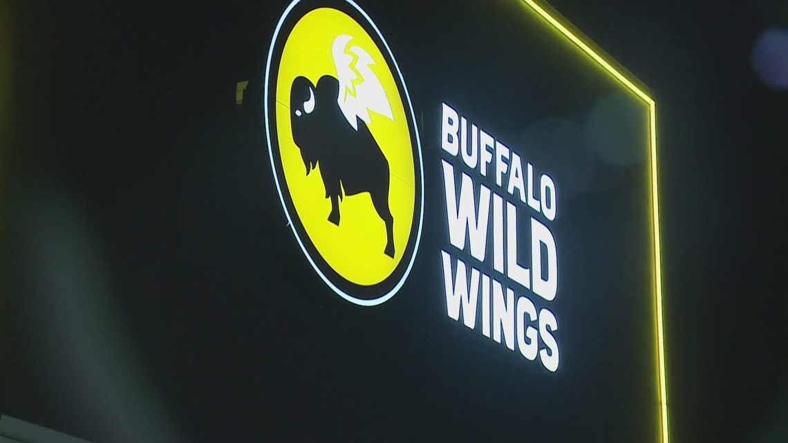 ARL rescues chicken outside Buffalo Wild Wings in Des Moines ...