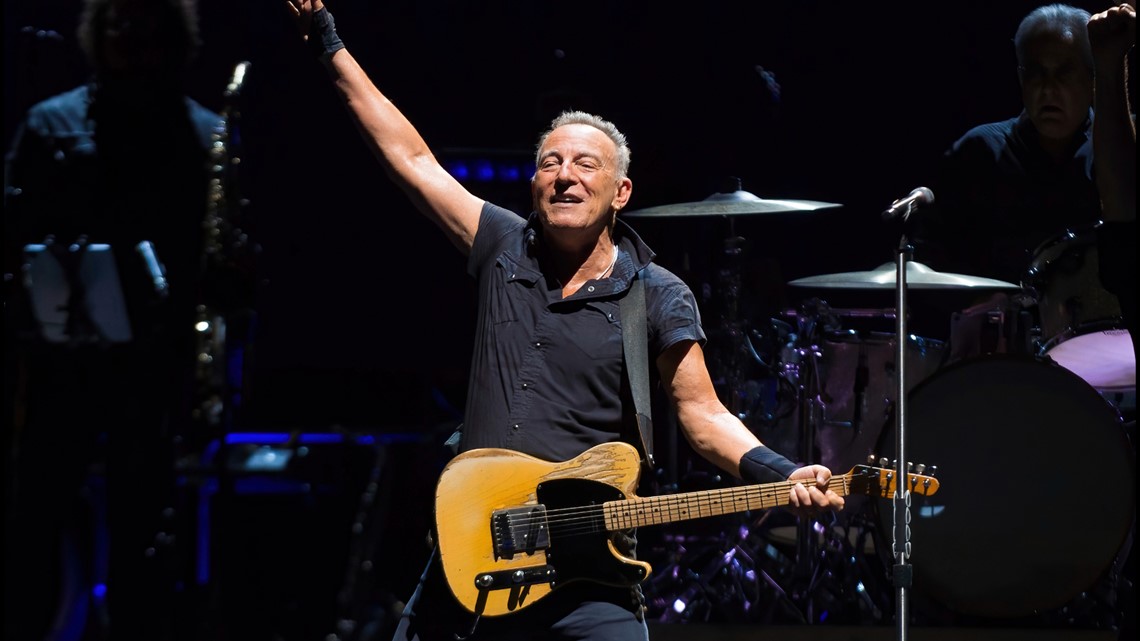 Bruce Springsteen sets new date for Mohegan Sun show | fox61.com