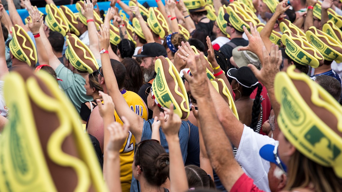 Joey Chestnut breaks world record, downs 74 hot dogs to win Nathan's ...