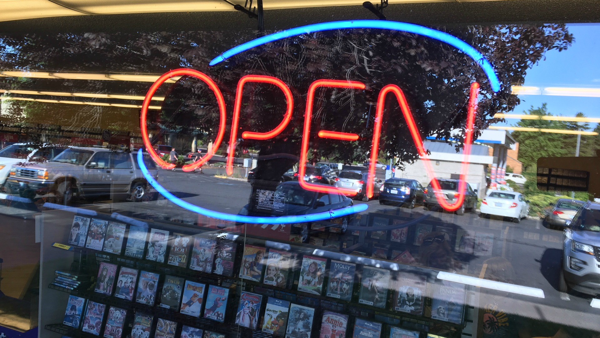 The last Blockbuster in America: How it survived while all others ...