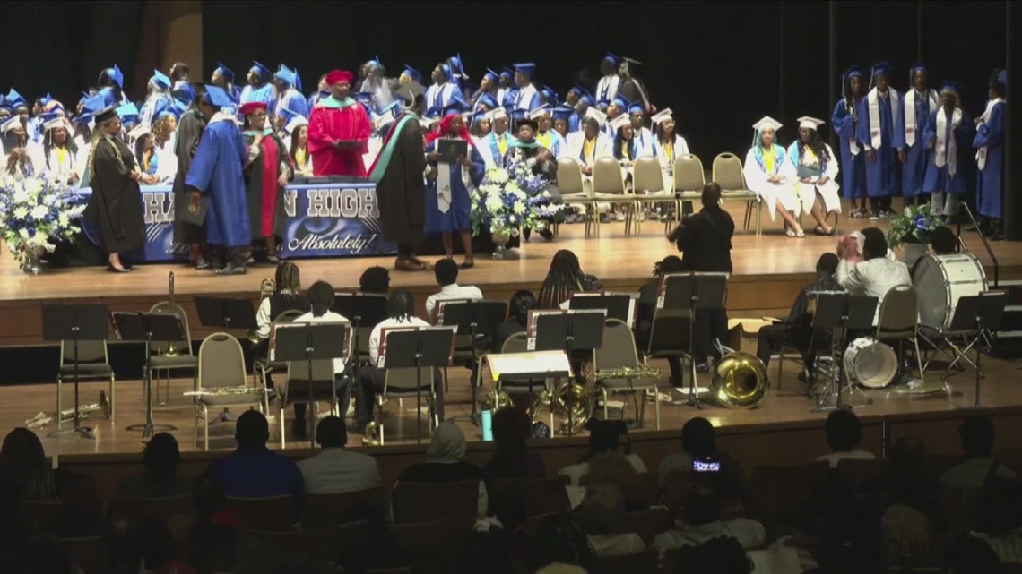 Fight breaks out at Hamilton High School graduation ceremony ...