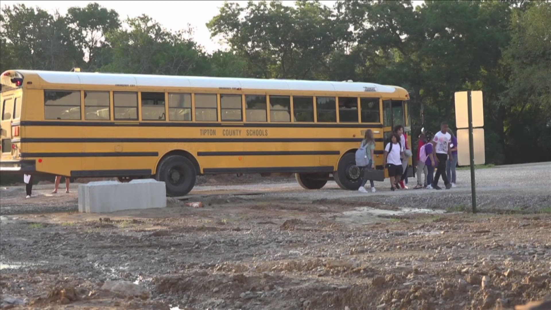Crestview Elementary, Middle Schools open in temporary structures after ...