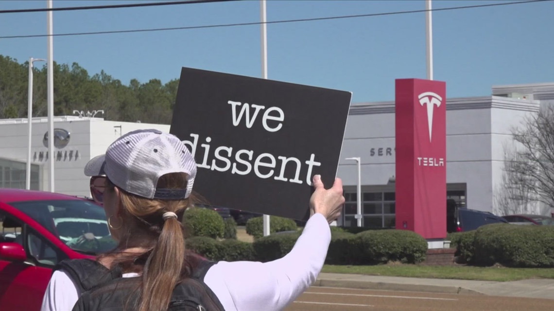 Memphians protest at 'Tesla Takedown' in Bartlett | localmemphis.com