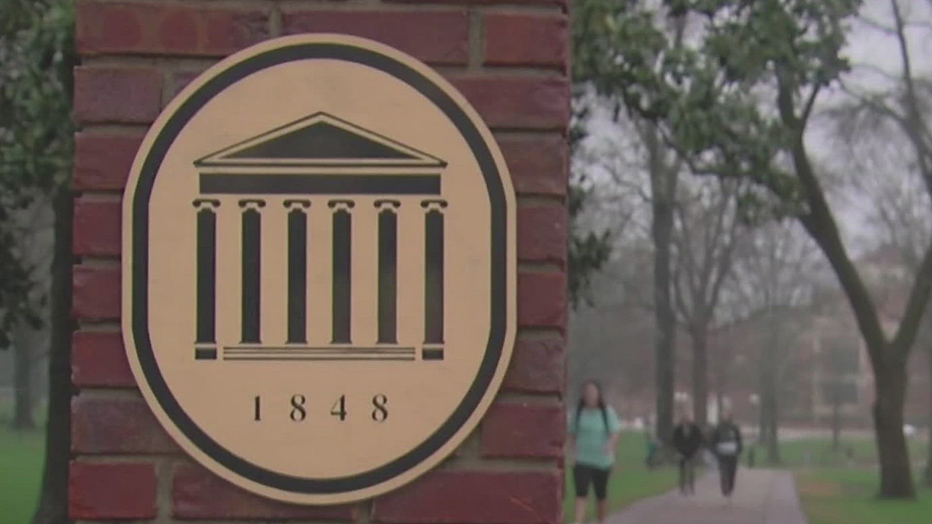 Two injured after plane leaving University of Mississippi airport ...