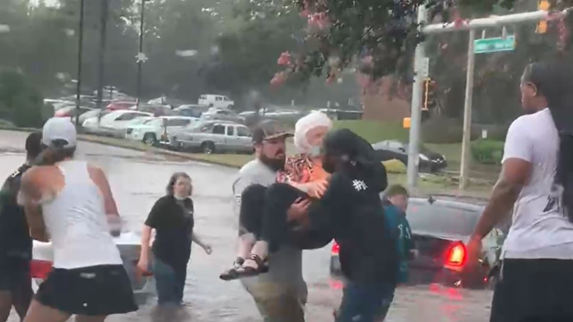 Flash flooding leads to a water rescue, stalled cars in Memphis ...