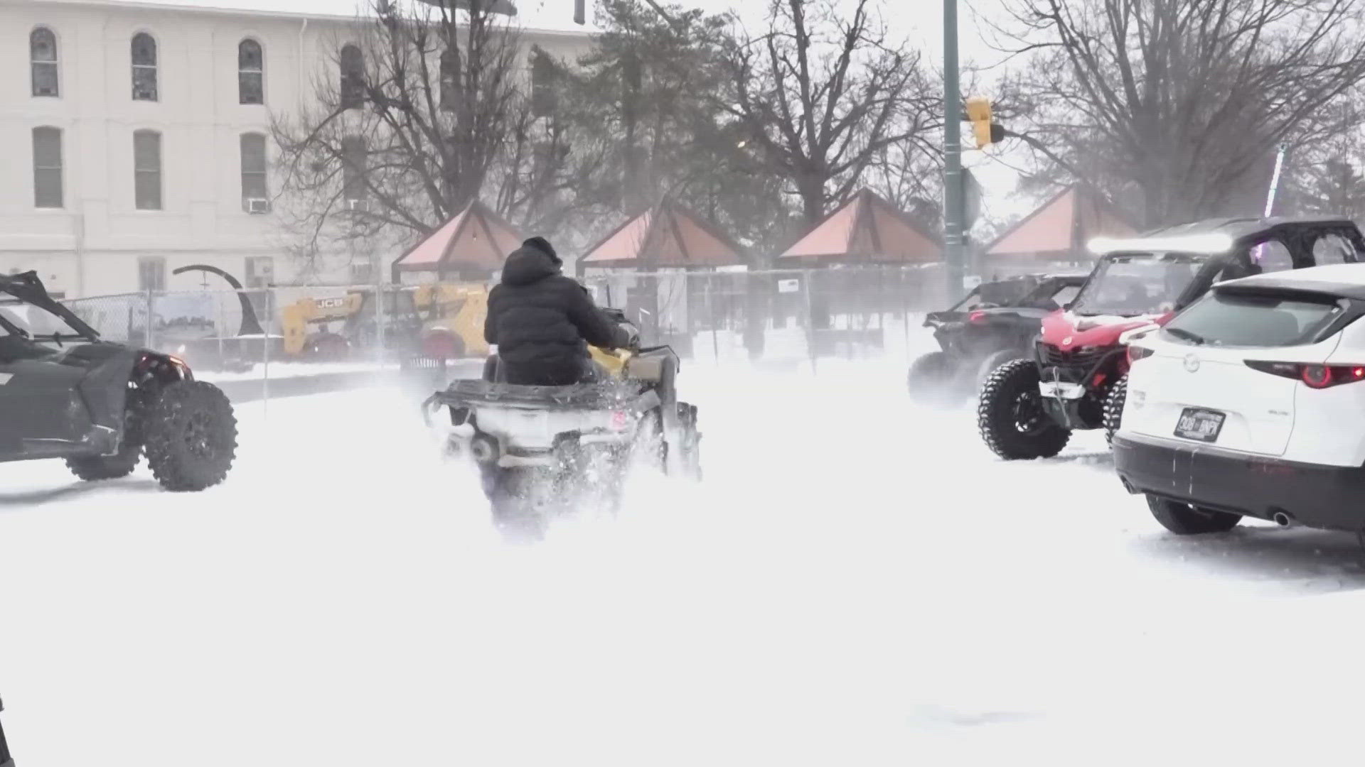 Dangerous snow-covered roads in Downtown Memphis | Winter storm ...