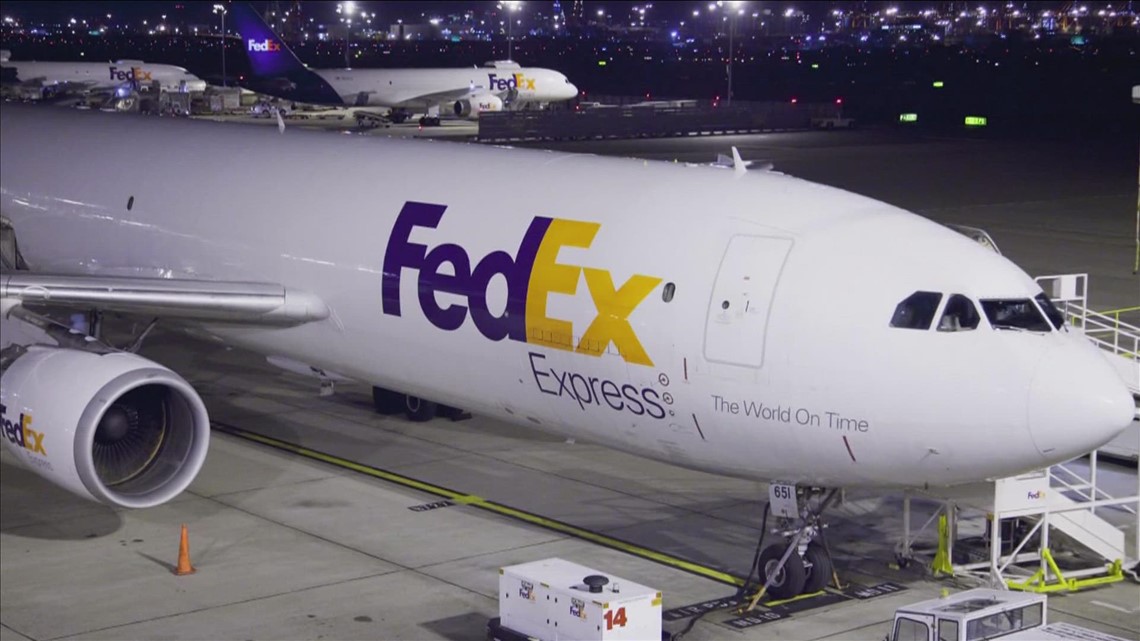 FedEx pilots picket over frustration about contract negotiations ...