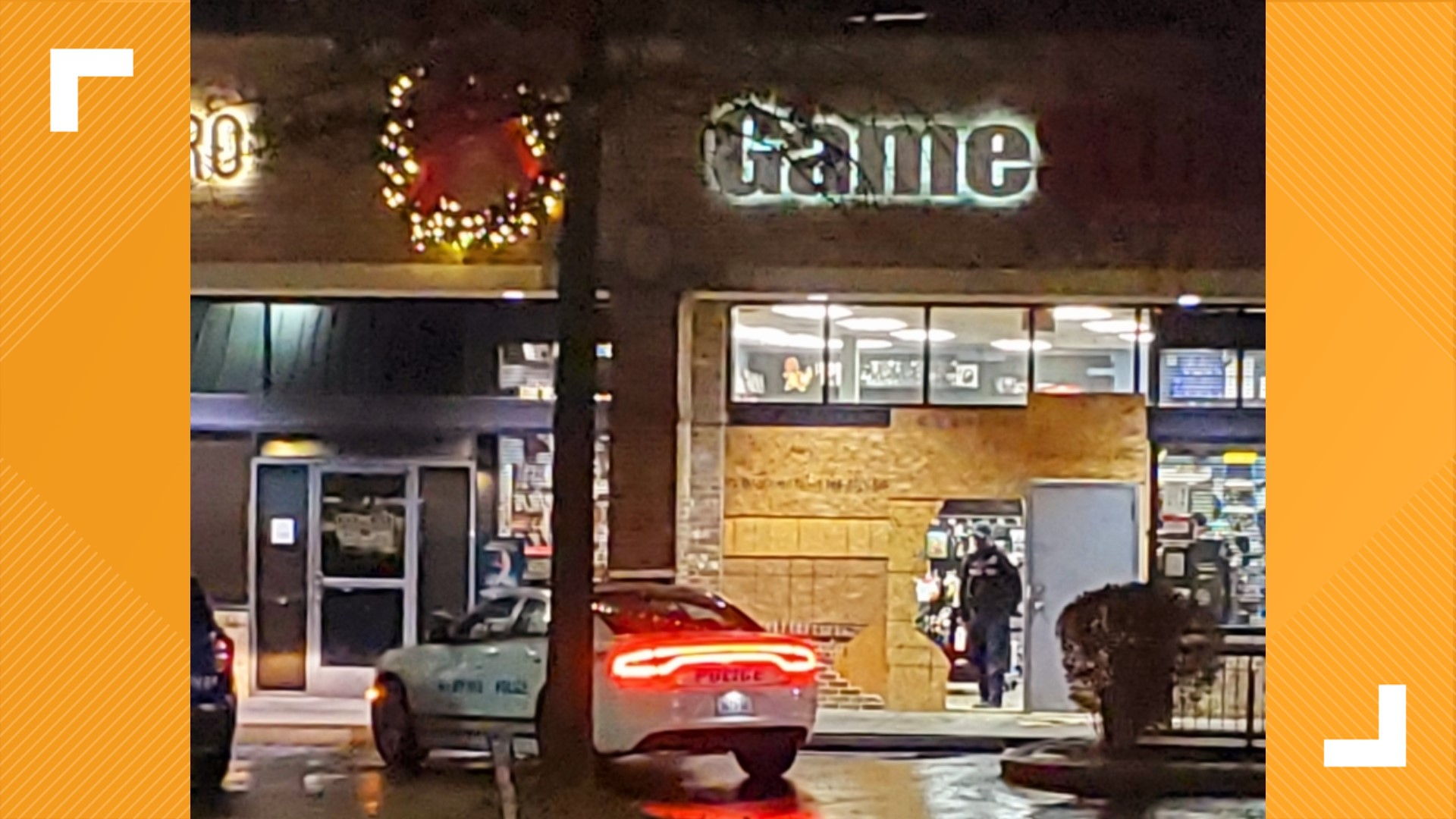 Video: Thieves burglarize Memphis GameStop, take PS5 consoles ...