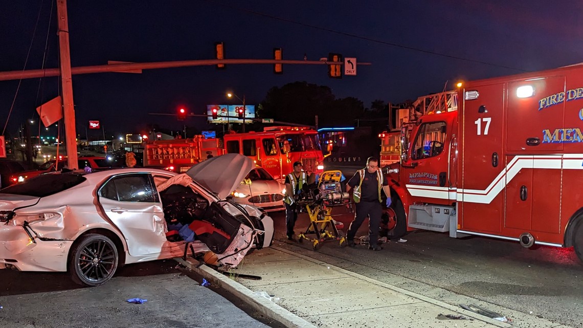4 injured in Elvis Presley Blvd crash, including child | localmemphis.com