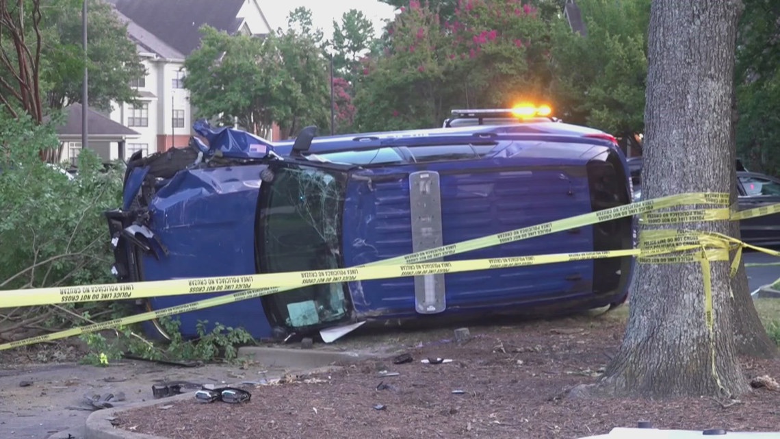 MPD squad car flipped near TPC Southwind | localmemphis.com