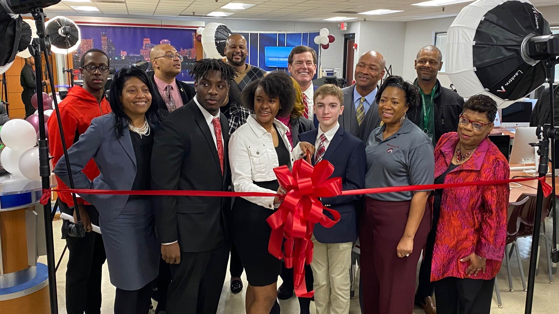 East High School in Memphis unveils new TV studio | localmemphis.com