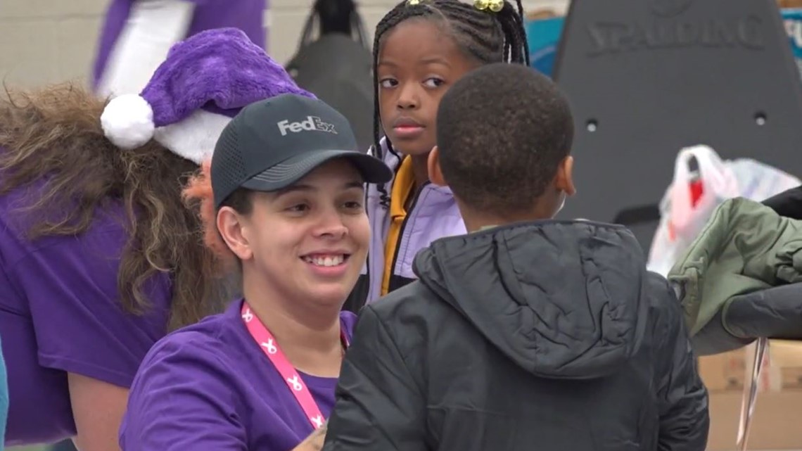 FedEx & Operation Warm team up to give students coats | localmemphis.com