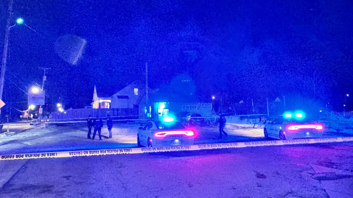 Store employee shoots suspect during attempted robbery, victim says ...