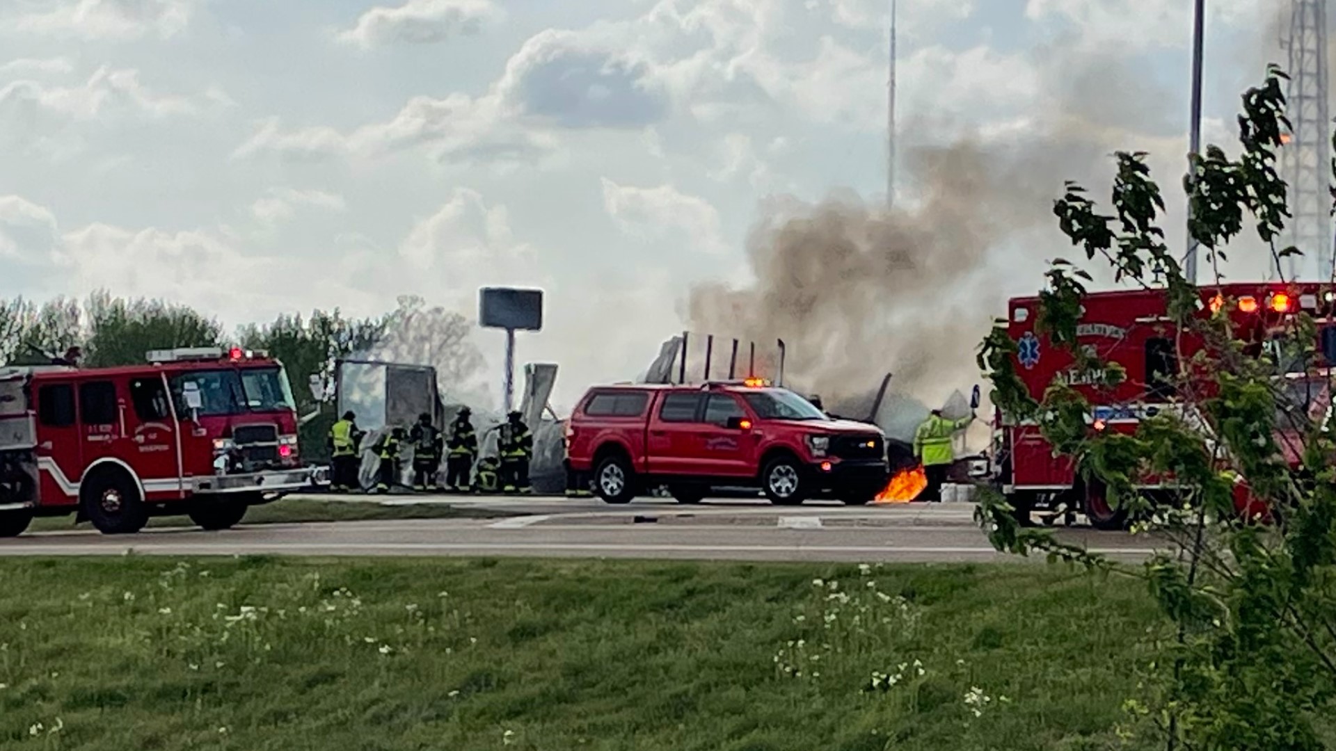 I-40 E and Sycamore View crash leaves semi-truck on fire, 1 dead ...