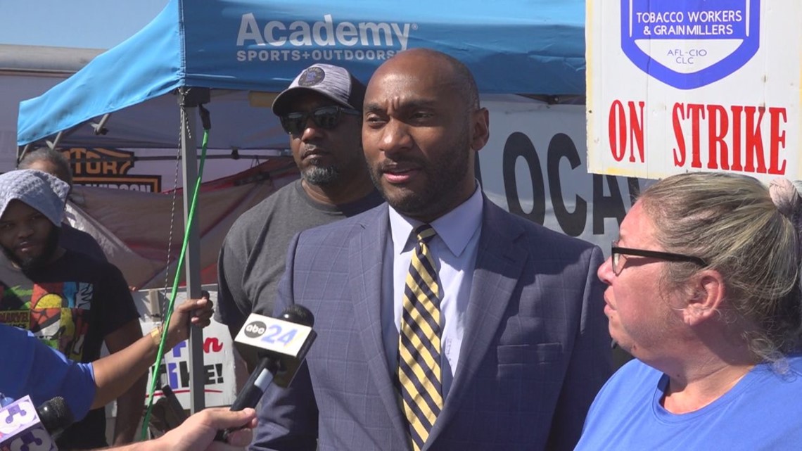 Shelby County Mayor Lee Harris visits striking IFF workers ...