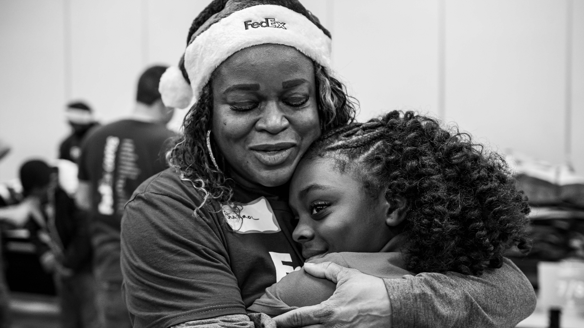 FedEx Cares & Operation Warm team up to give coats to kids ...