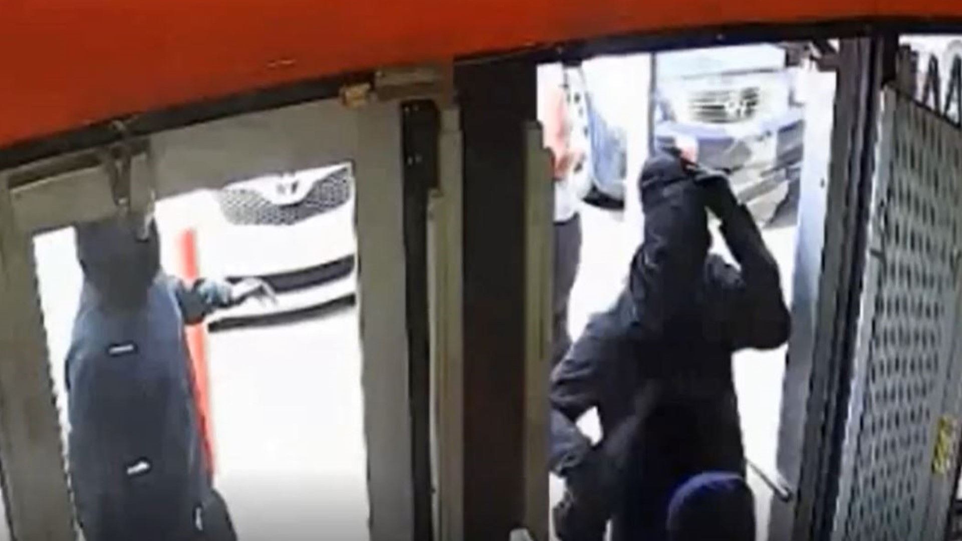 MPD searching for suspects caught on camera robbing AutoZone ...