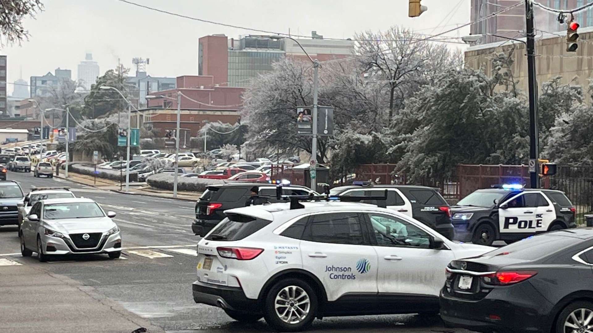 Memphis police officer injured, 1 dead in shooting near library ...