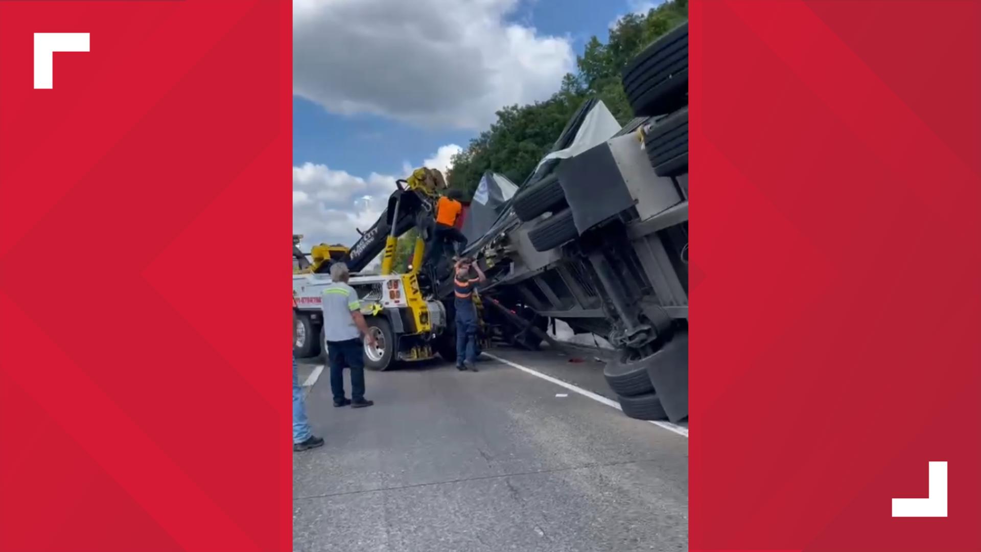 Overturned trailer blocks westbound lanes on 385 in Memphis | localmemphis.com