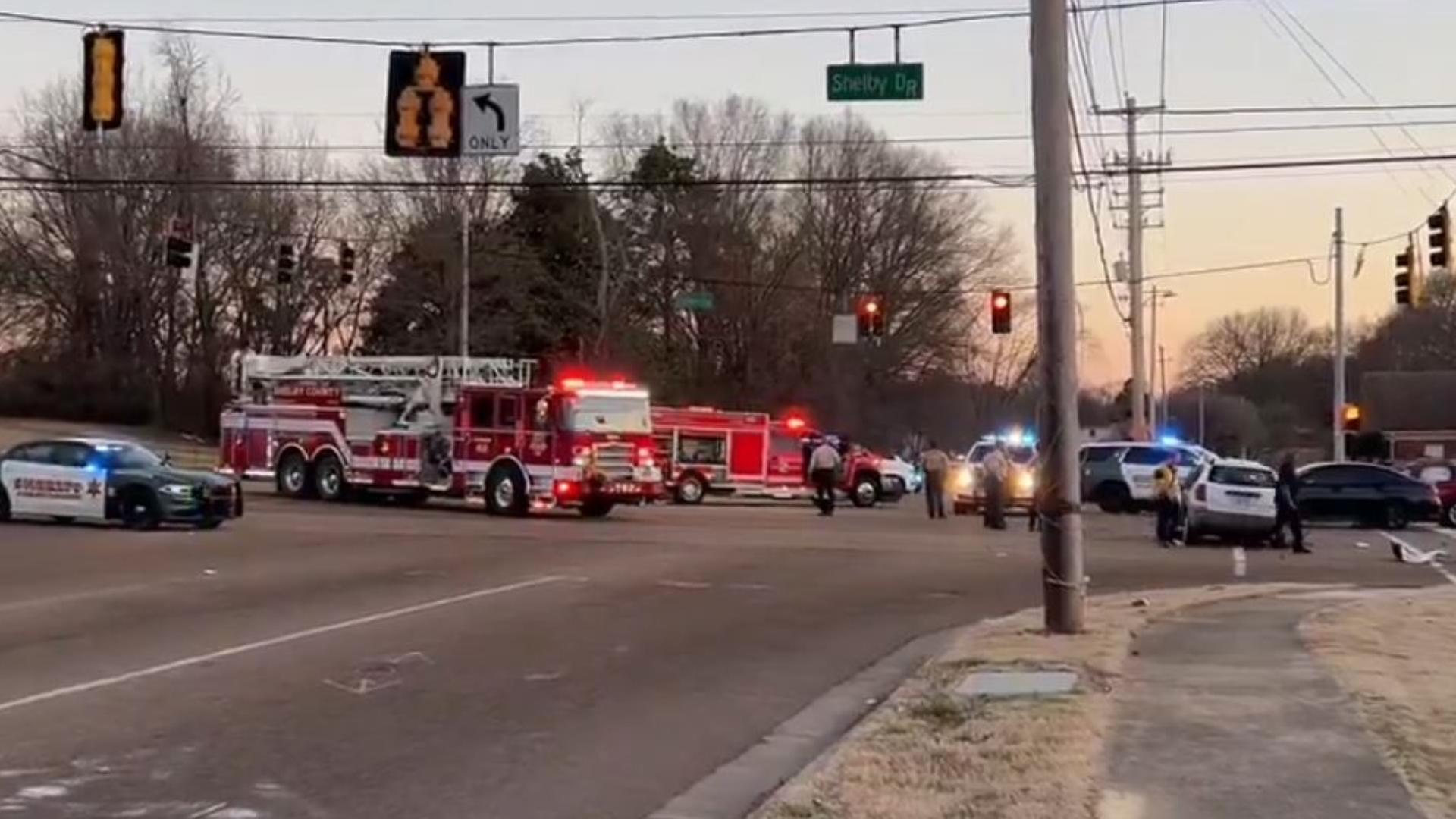 Shelby Drive near Germantown Road blocked off after deadly six-car accident | localmemphis.com