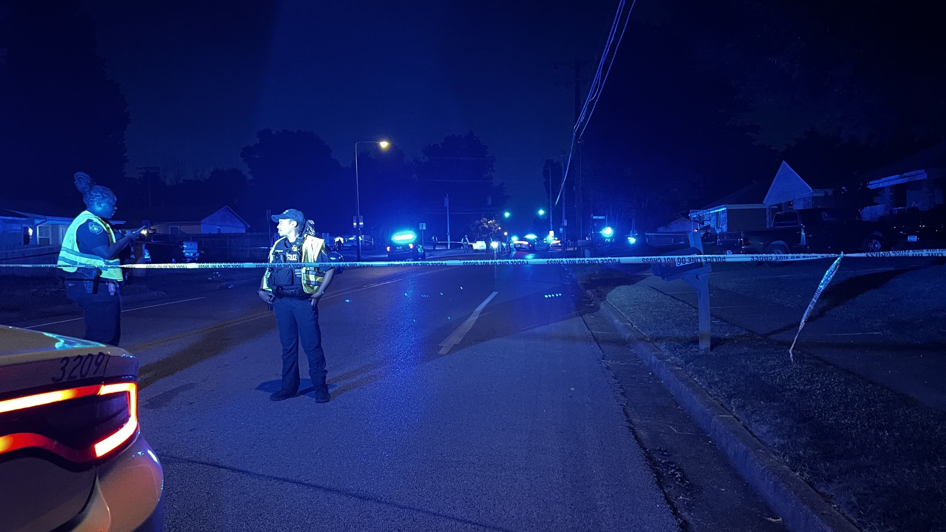 Parkway Village shooting causes car to hit a house | localmemphis.com