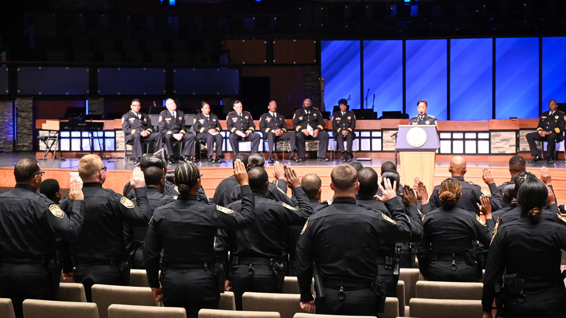 MPD graduation sees 26 new officers part of department | localmemphis.com