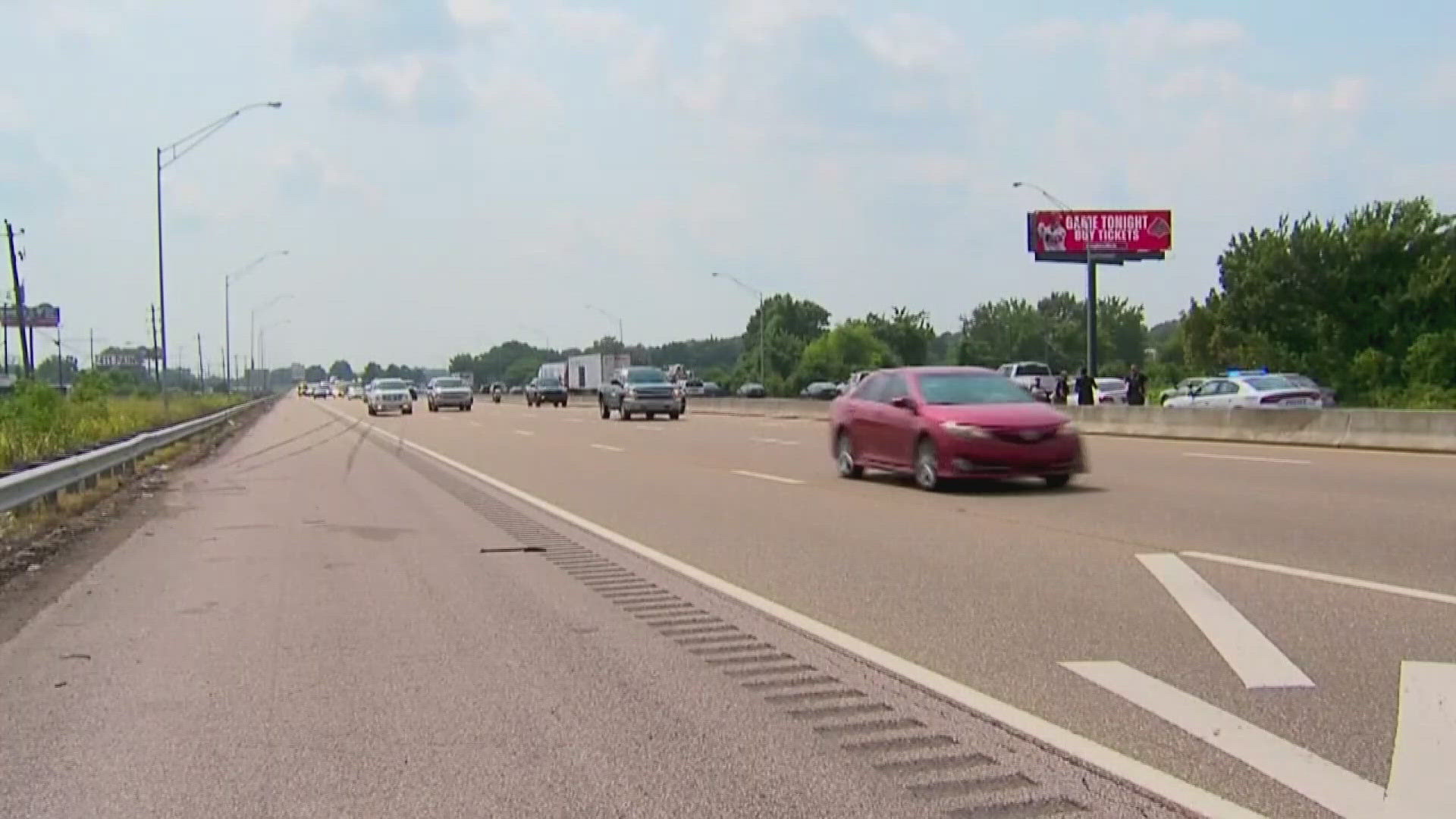 Unmarked federal vehicles raise concerns for many Memphians ...