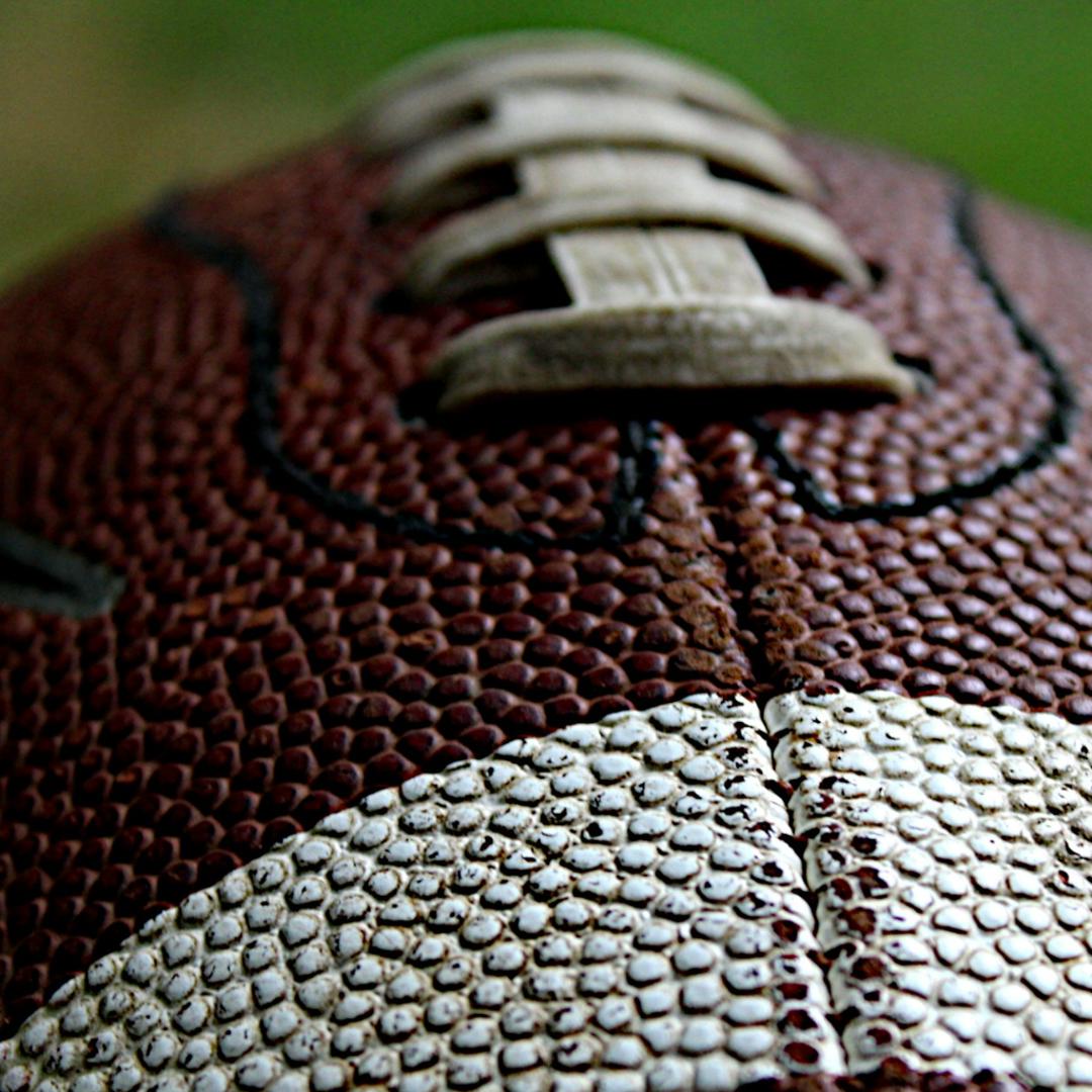 Quad Cities area football teams advance in Illinois, Iowa playoffs ...