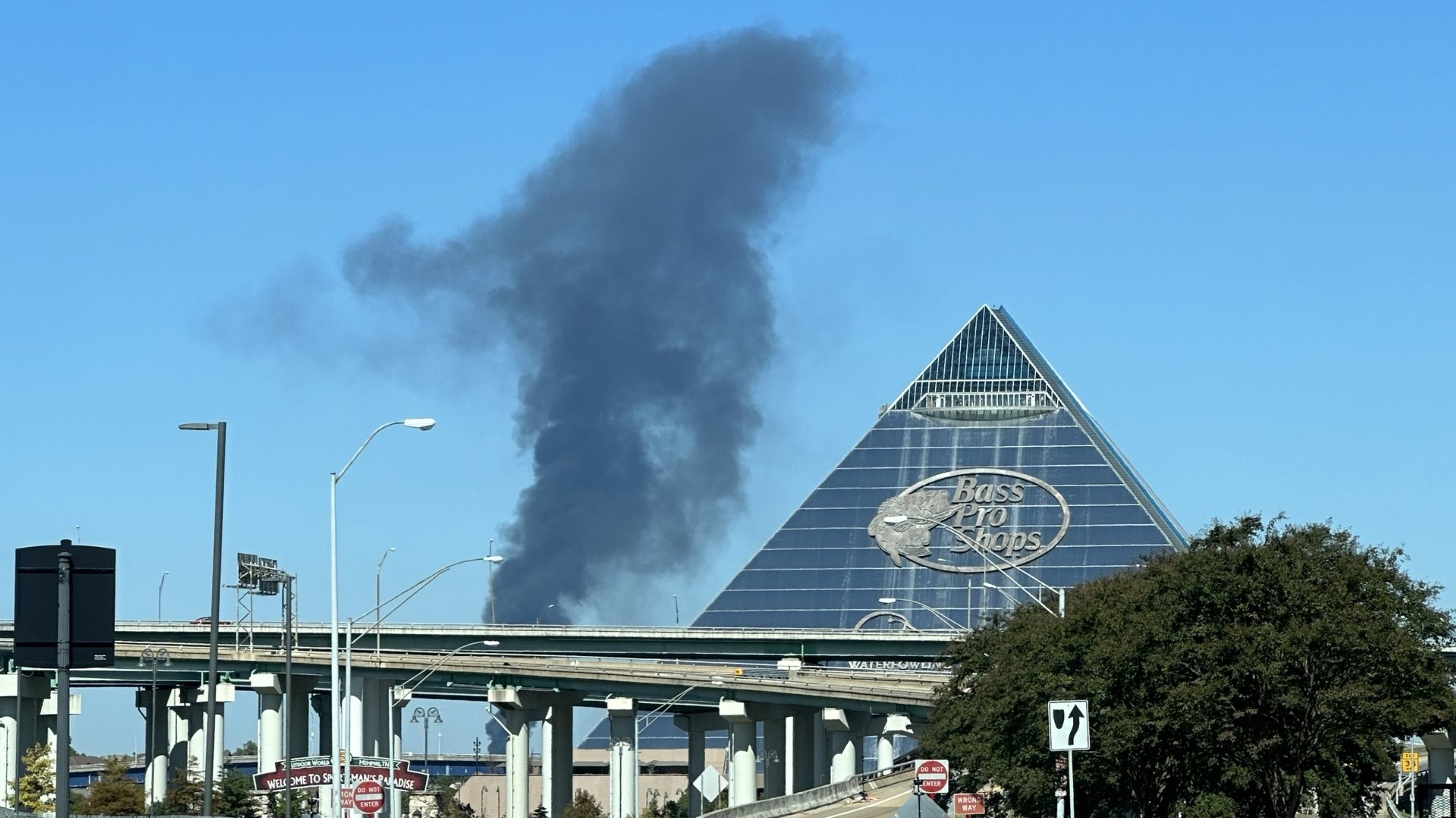 Firefighters battle large North Memphis junkyard fire | localmemphis.com