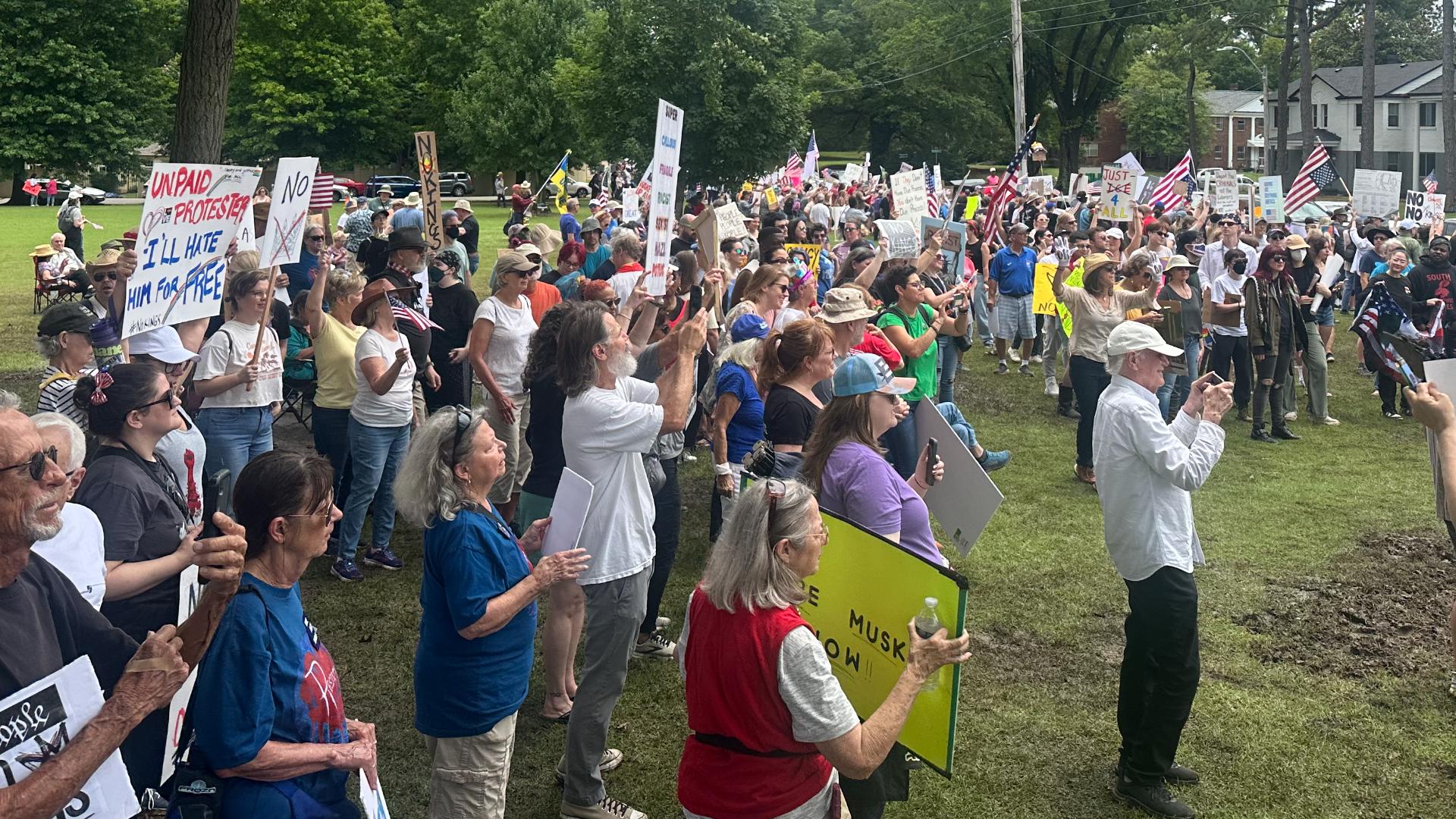 Memphis protesters join nationwide 'No Kings' rally | localmemphis.com
