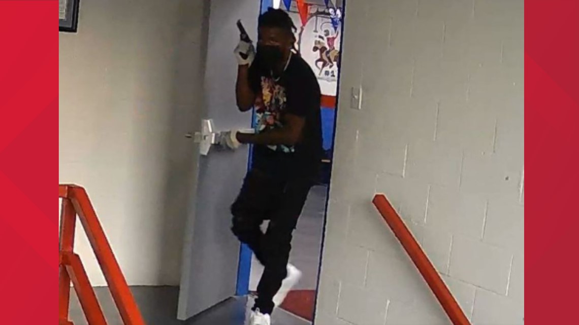 Memphis Police looking for man who chased woman into a school with a gun during robbery ...