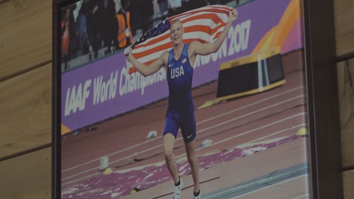 Sam Kendricks wins silver for Team USA in men's pole vault | localmemphis.com