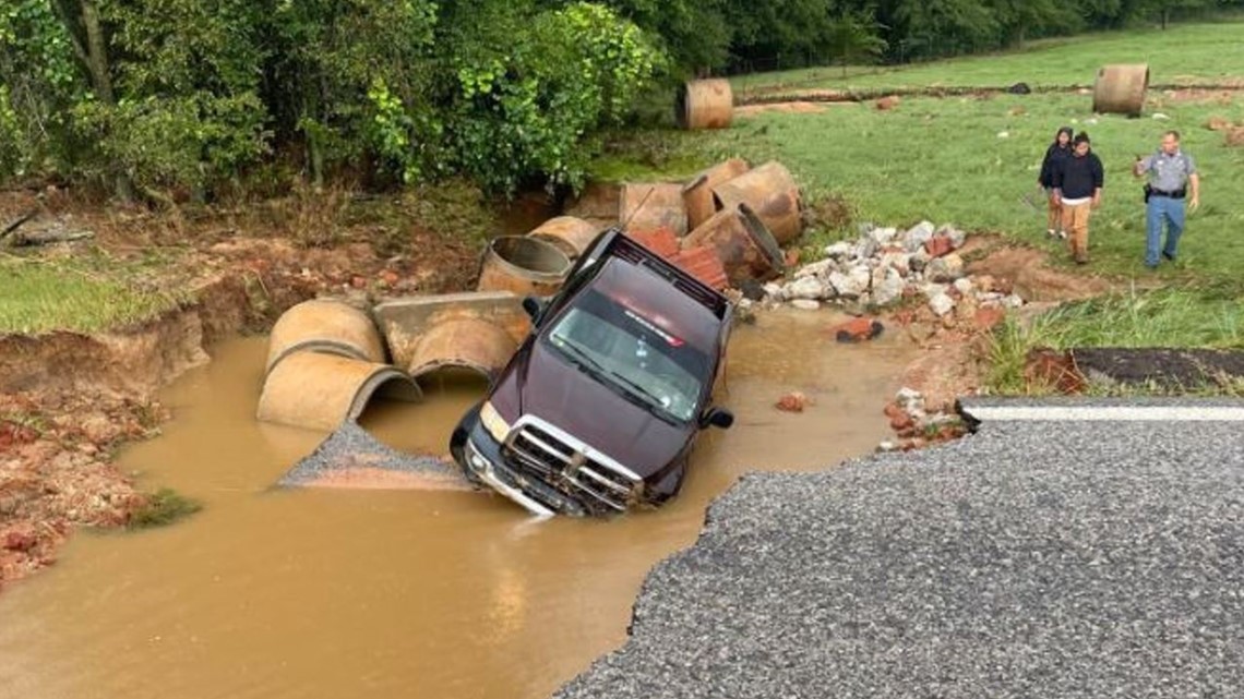 Heavy rain leads to flooding, evacuations in Mississippi | localmemphis.com