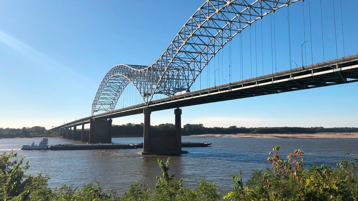 Barges grounded by low water stop Mississippi River traffic ...