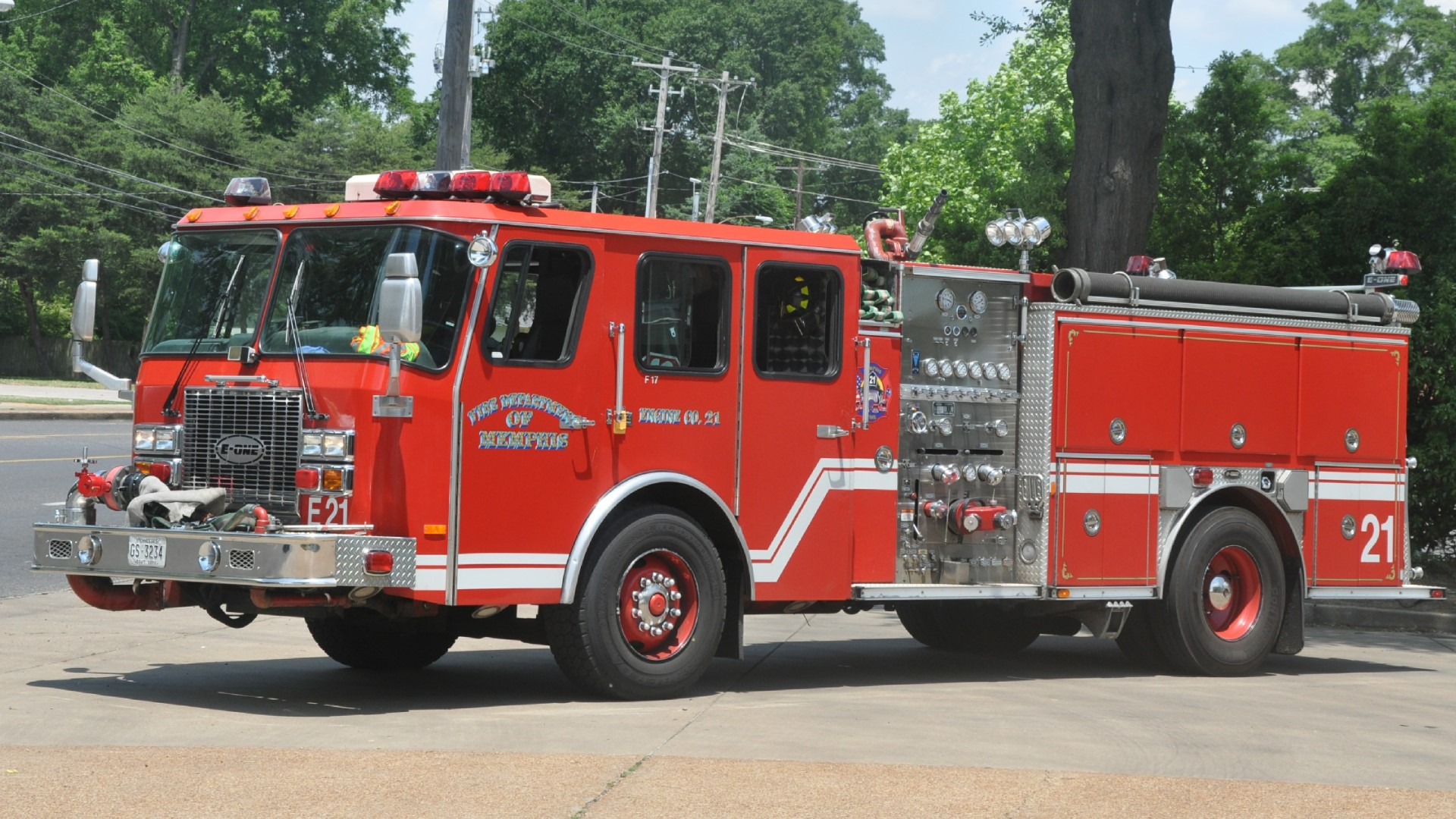 Memphis Fire truck crash leaves one person seriously injured ...