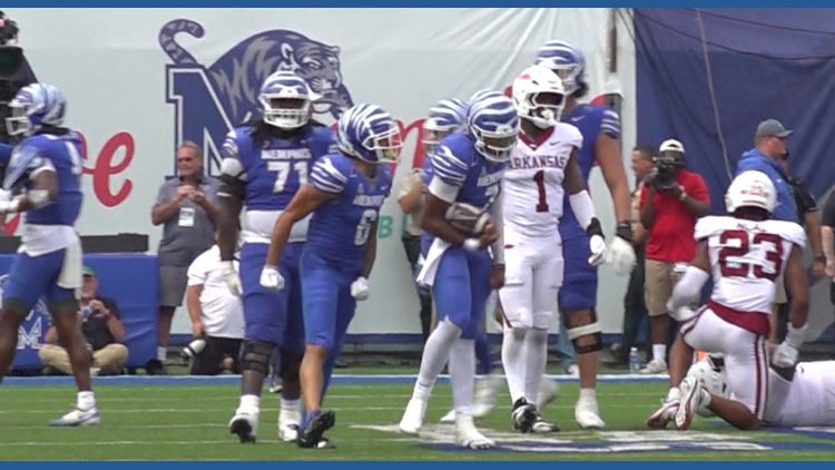 Memphis Tigers beat Arkansas Razorbacks 32-31 in home game ...