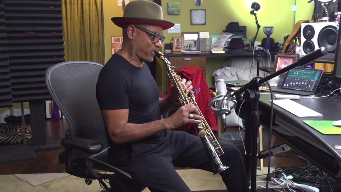 Grammy-award-winner helps create online saxophone 'woodshed ...