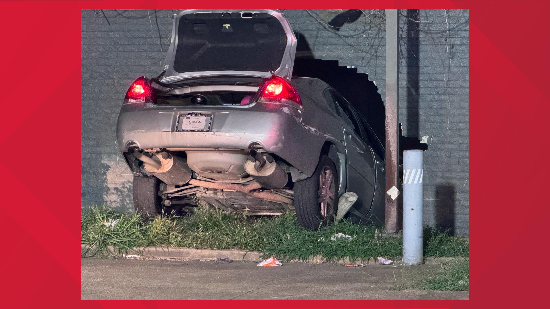 Car crashes into Memphis strip mall after brake failure | localmemphis.com