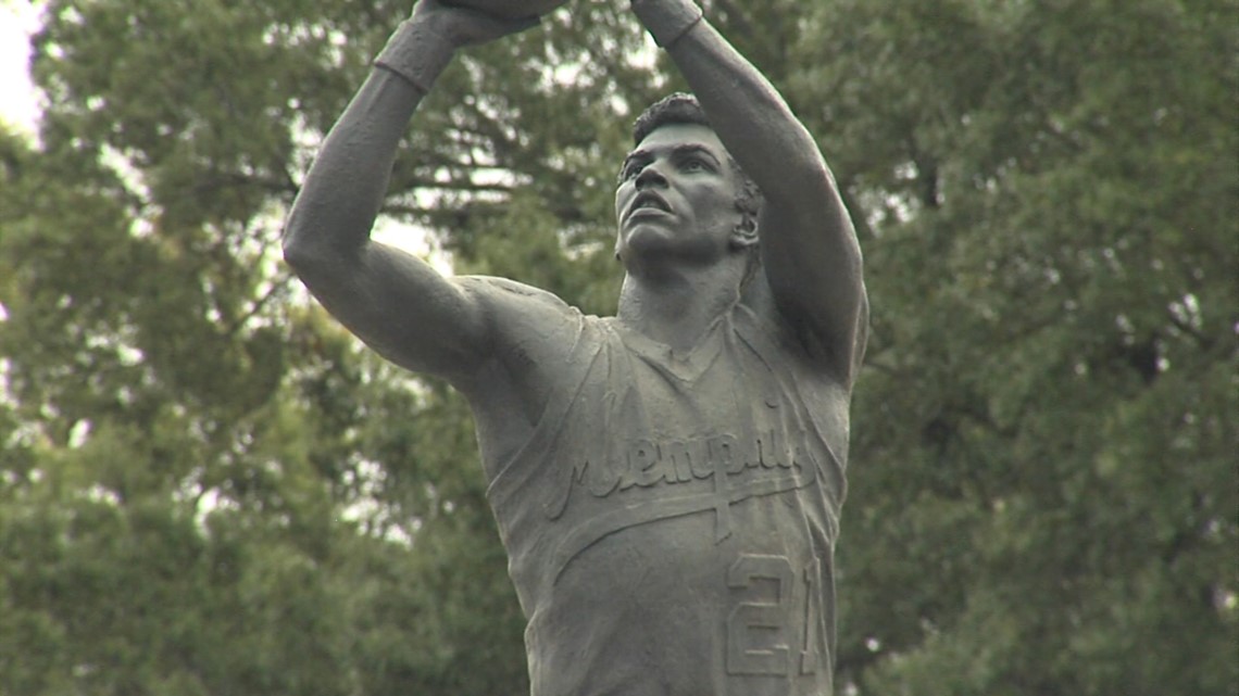 Memphis Tigers unveil Larry Finch Plaza, statue | localmemphis.com