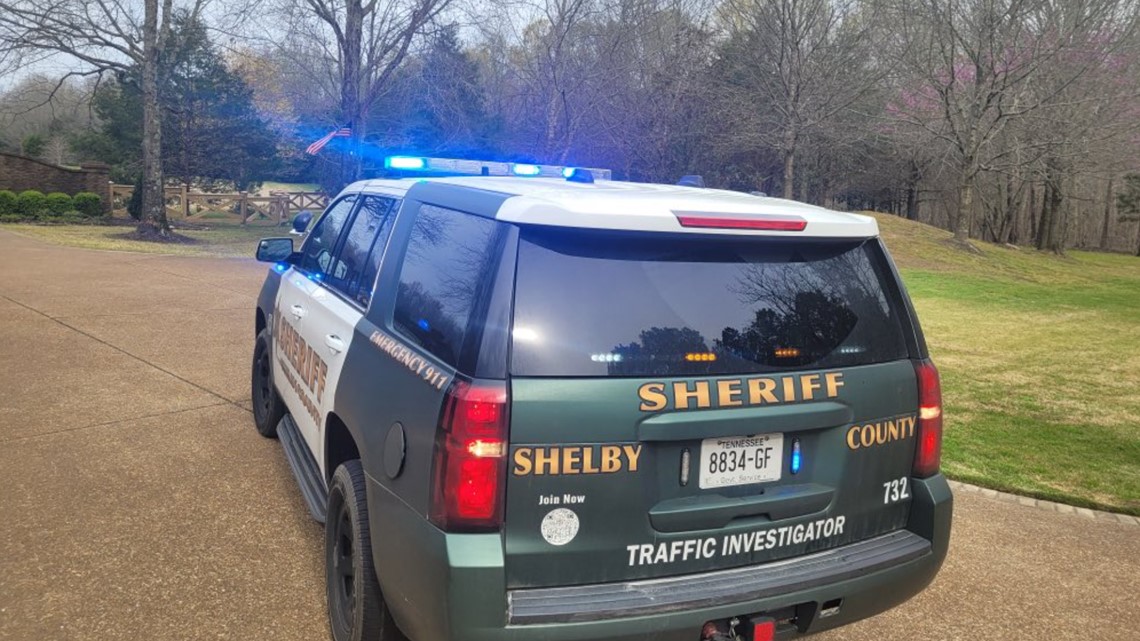 Two-car crash leaves 1 dead and 2 injured | localmemphis.com Two-car crash leaves 1 dead and 2 injured | localmemphis.com