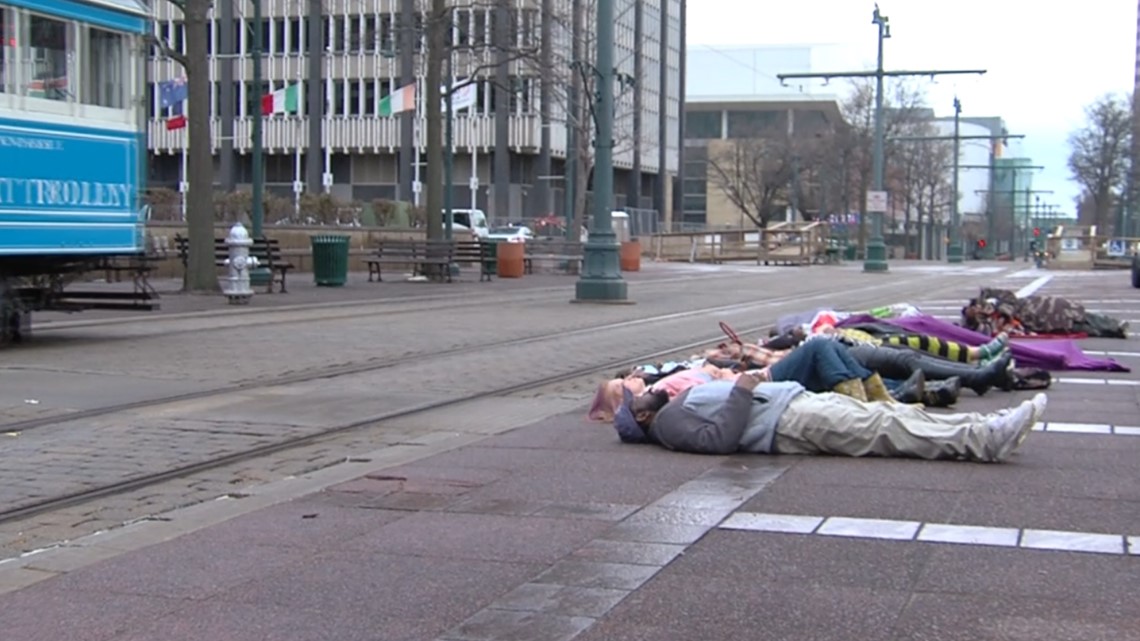 Peaceful protest in Memphis after 2 die from the cold | localmemphis.com