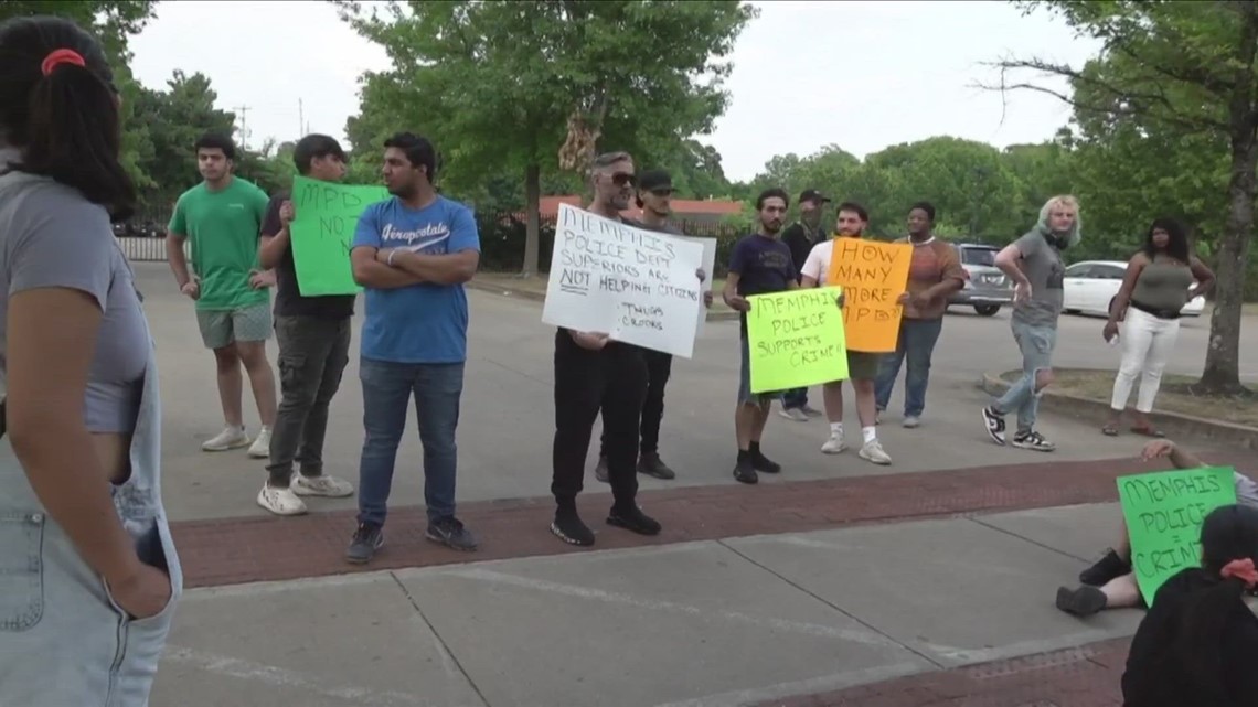 Protest gathers outside Memphis police Ridgeway station | localmemphis.com