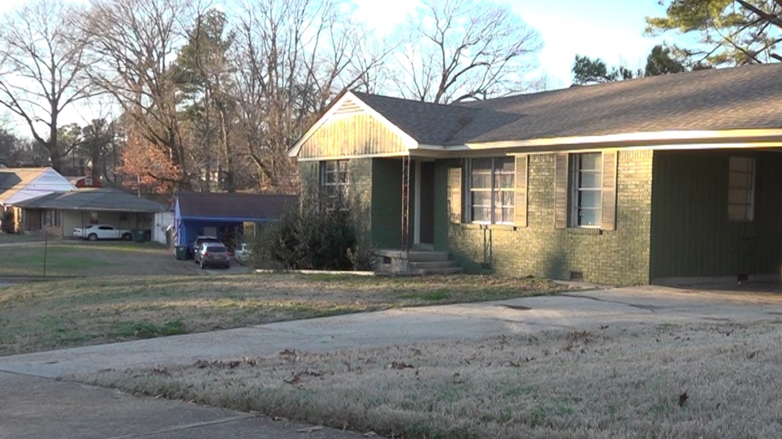 Memphis single father calls on landlord to fix 'unlivable' home ...