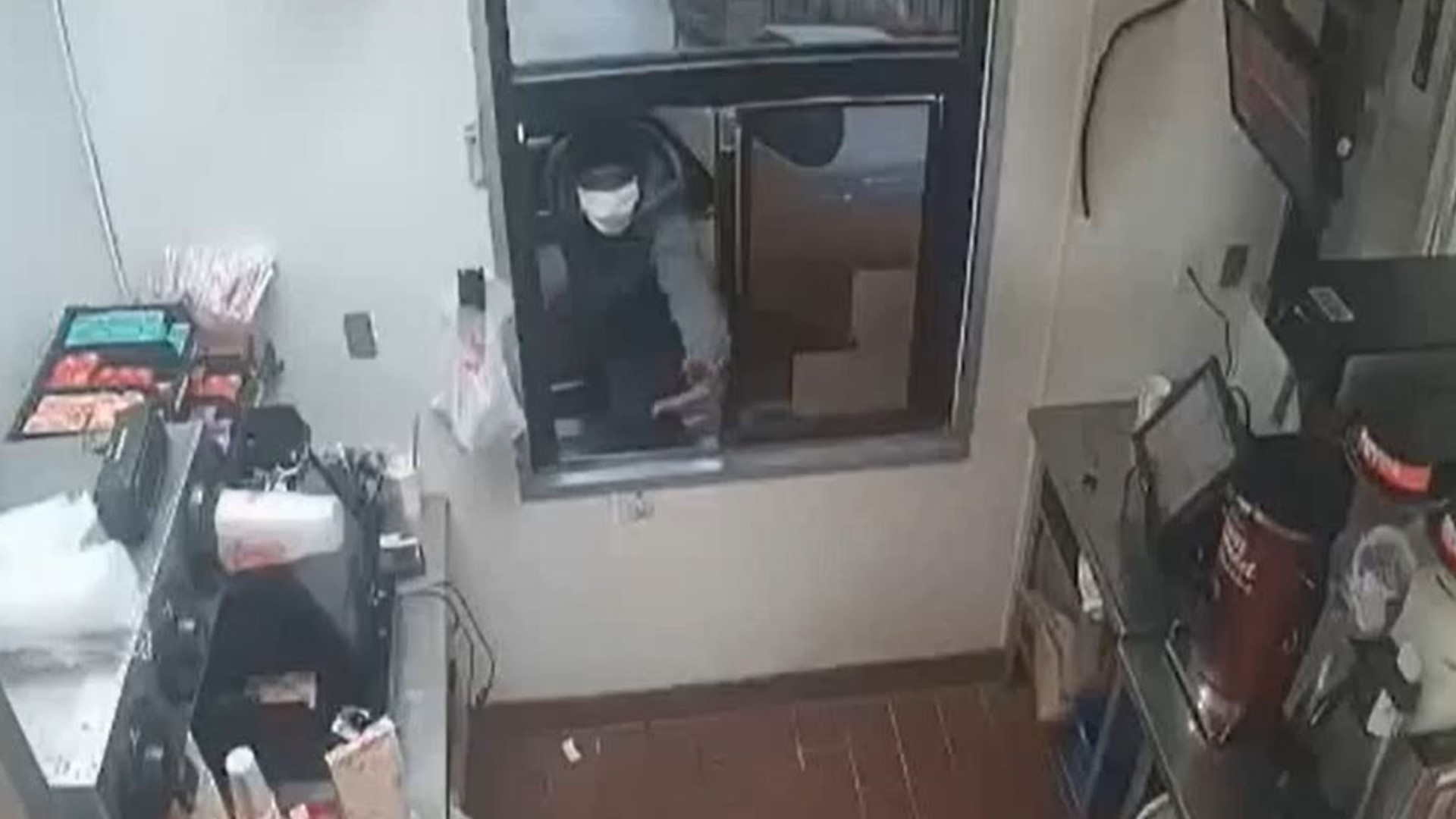 Man caught on camera trying to rob workers at Popeye's drive-thru ...